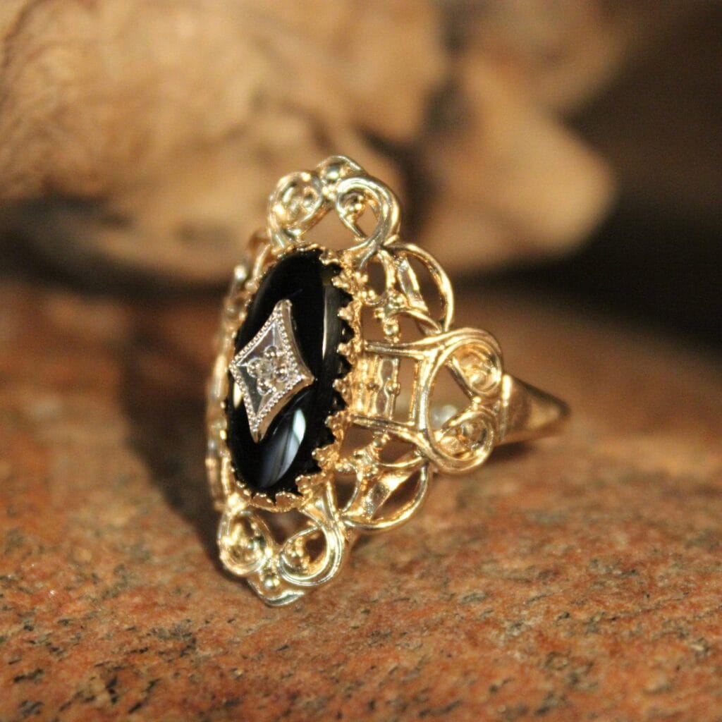 Cash Crisis? Here’s How to Pawn Gold in Chicago Fast!